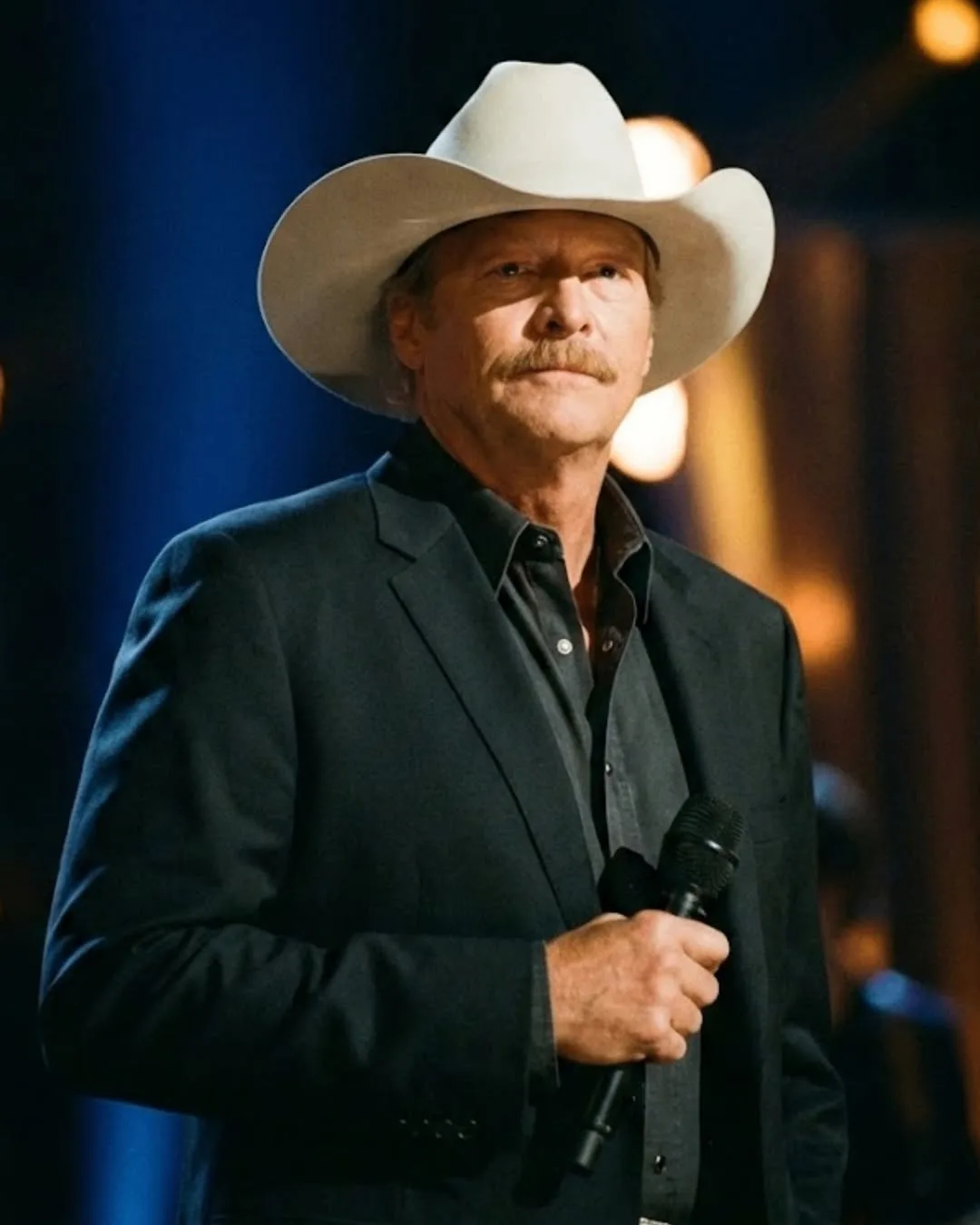 A Lifeline for the Species: First Calf Born to Critically Endangered ...